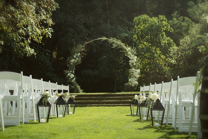 12 Circular Wedding Arch Ideas You Won’t Find Anywhere Else - PartySlate