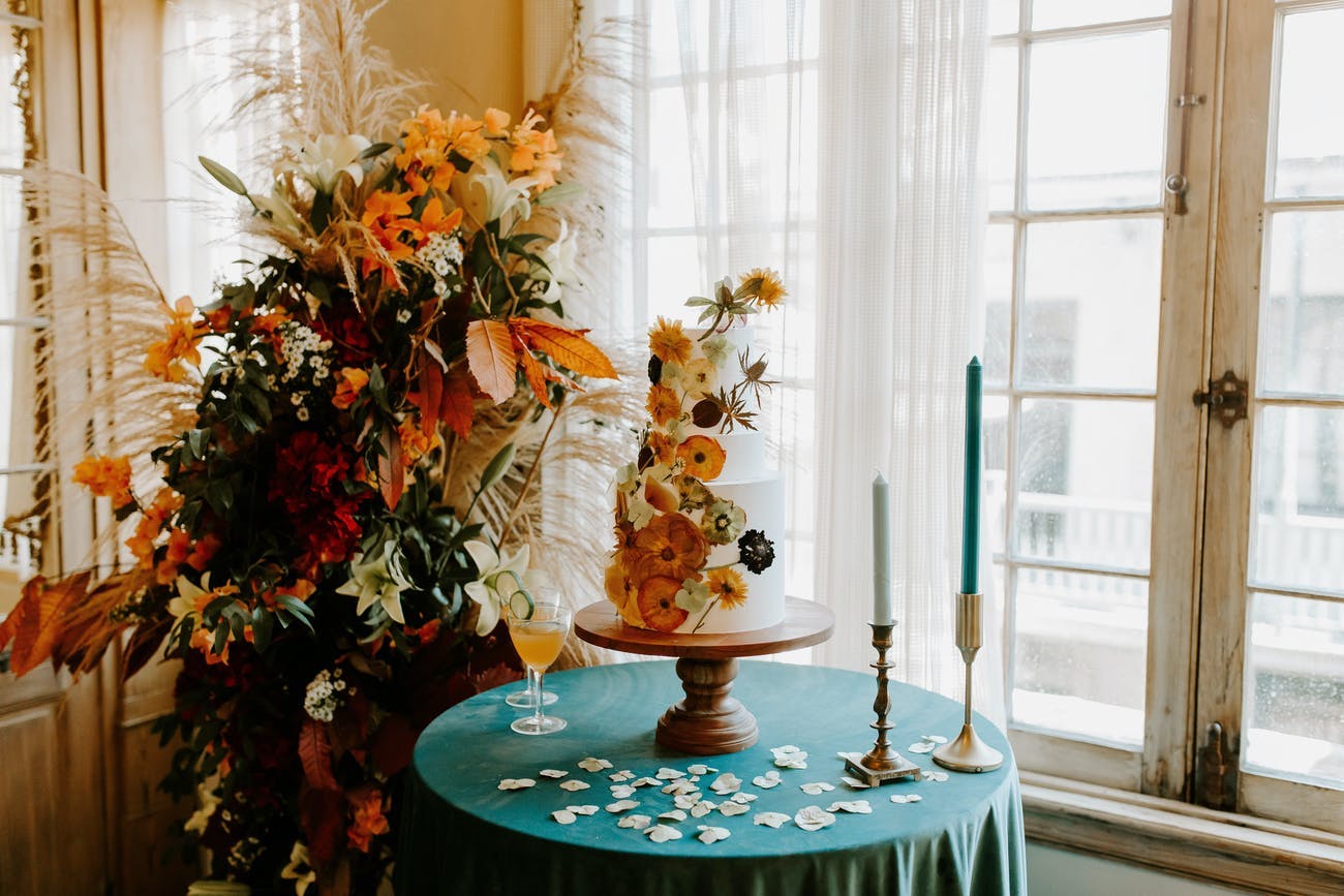 17 Fall Wedding Ideas That Blend Cozy With Classic - PartySlate