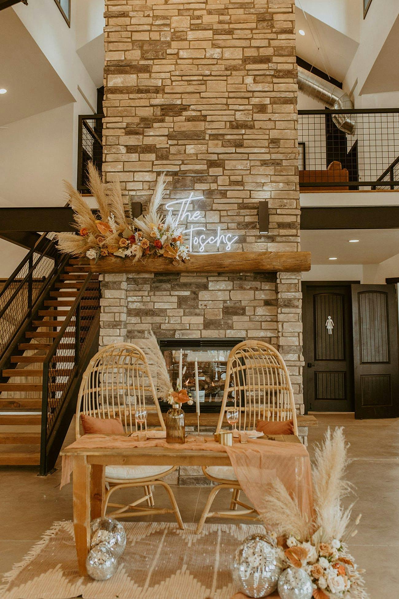 6 Neon Wedding Sign Ideas To Illuminate Your Love - PartySlate