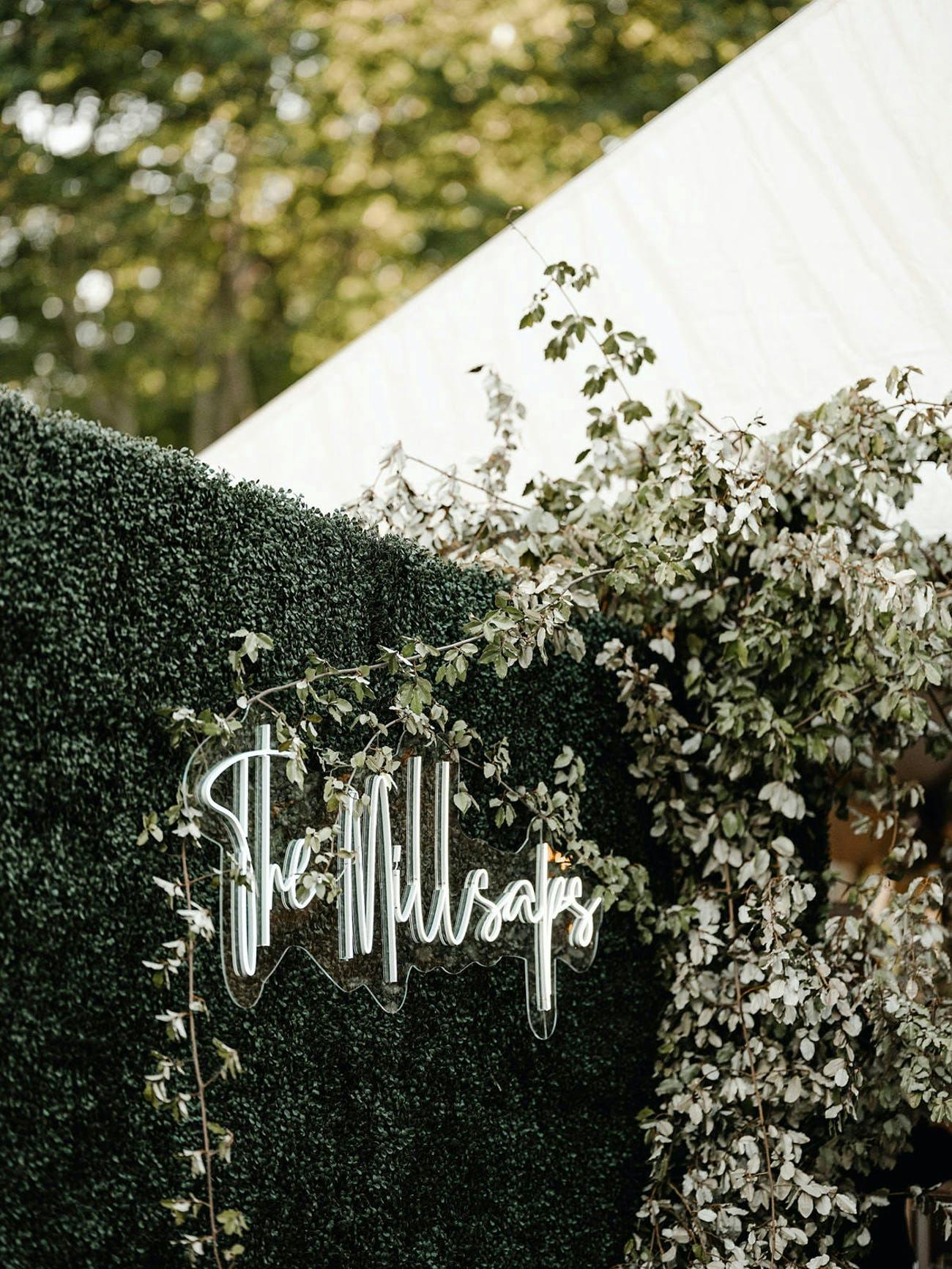 8 Neon Wedding Sign Ideas To Illuminate Your Love - PartySlate