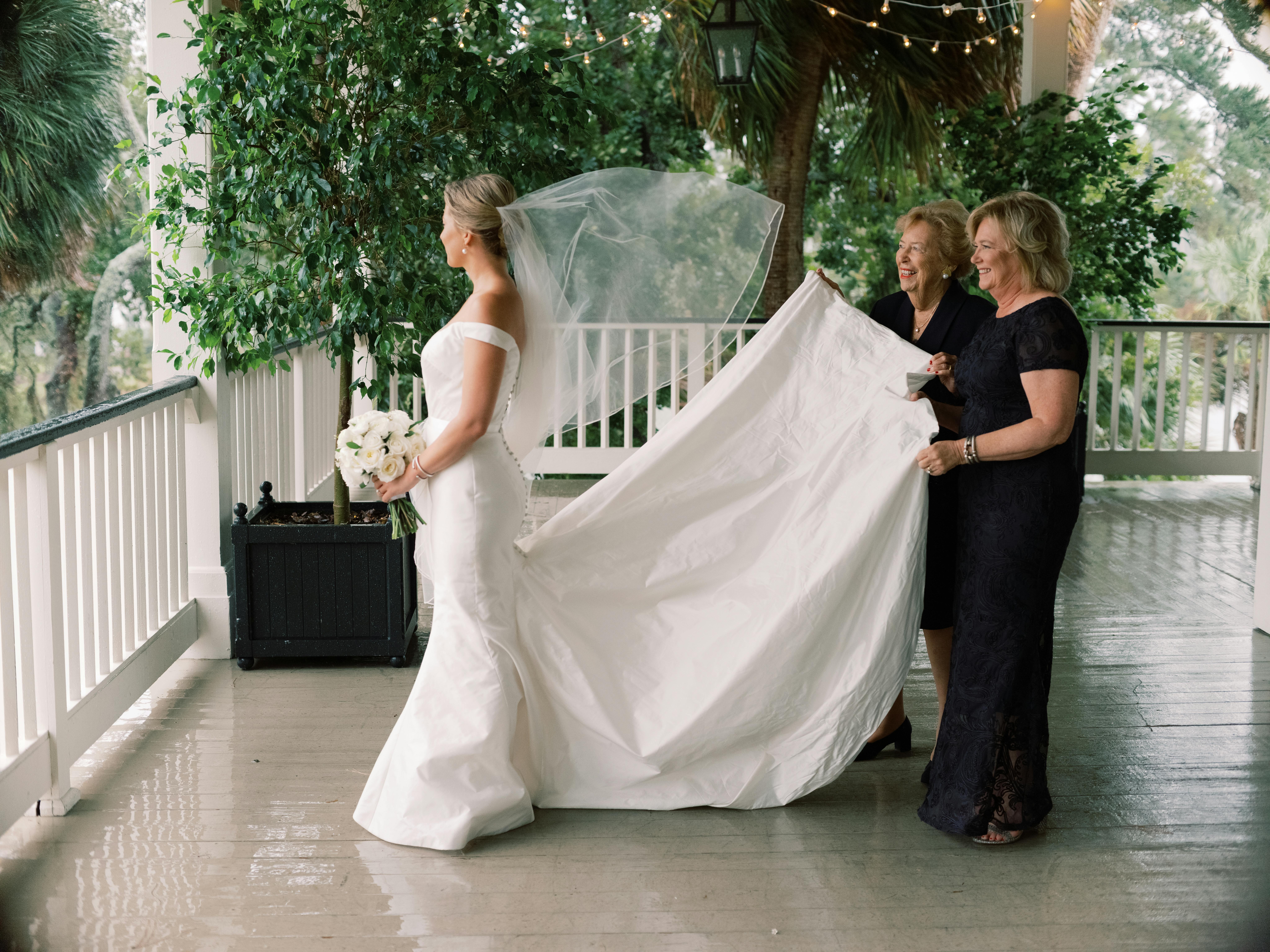 9 Classic Wedding Ideas That Will Never Go Out of Style - PartySlate