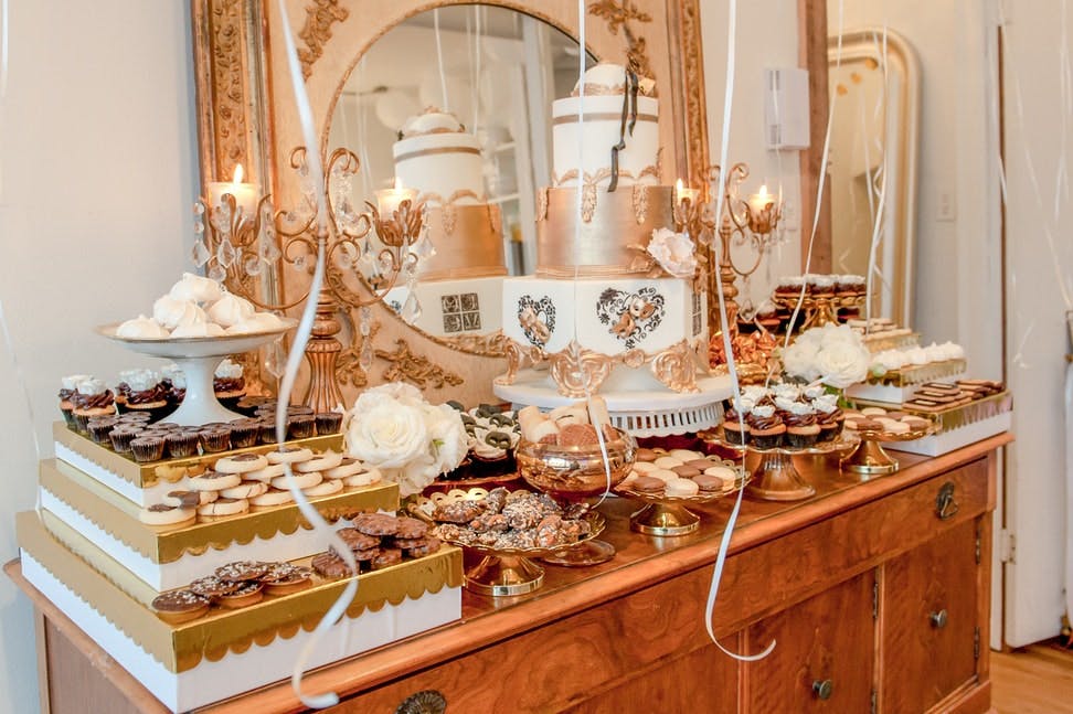 Tuesday Top 5: Delectable Dessert Tables to Inspire Your Holiday ...